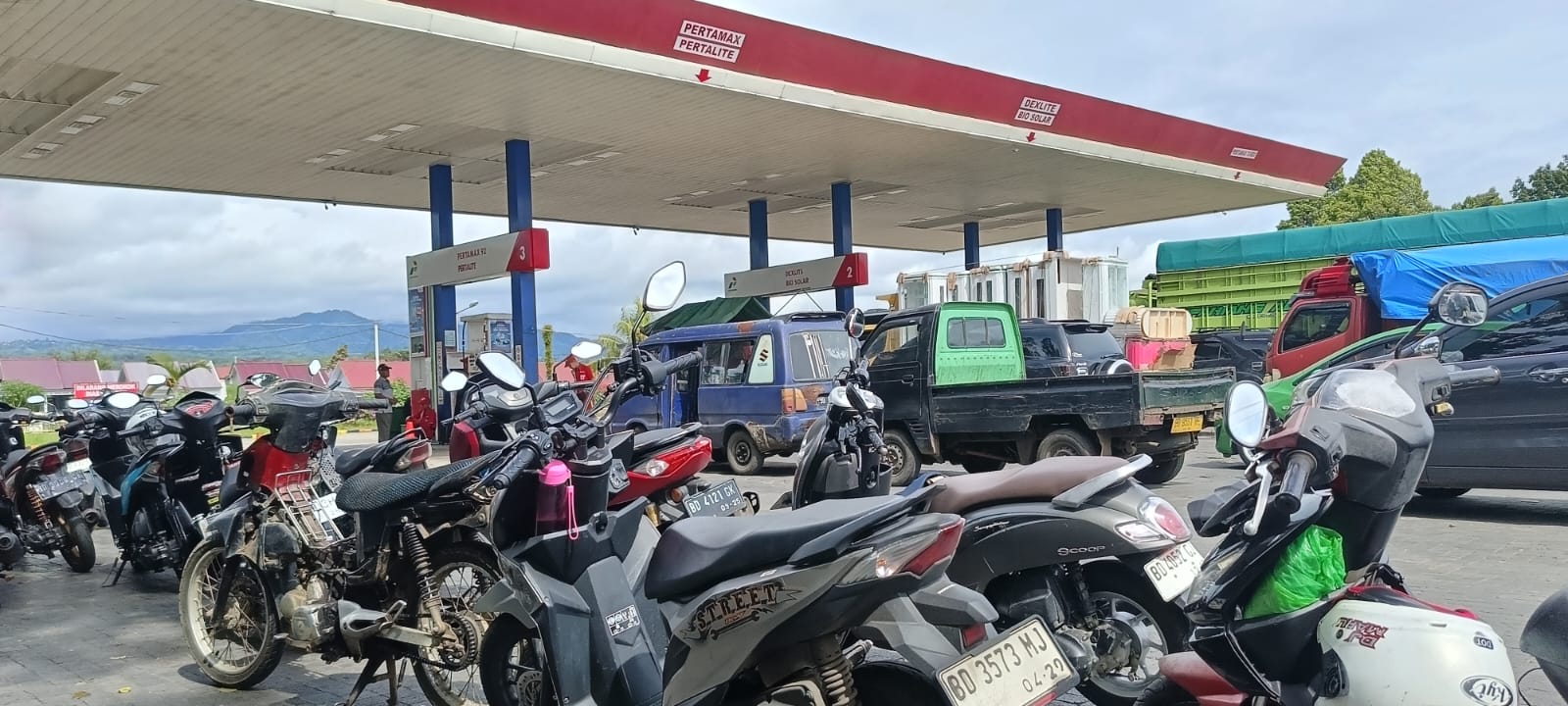 Mengular Antrian Panjang BBM di SPBU Kepahiang Beberapa Hari Ini ...